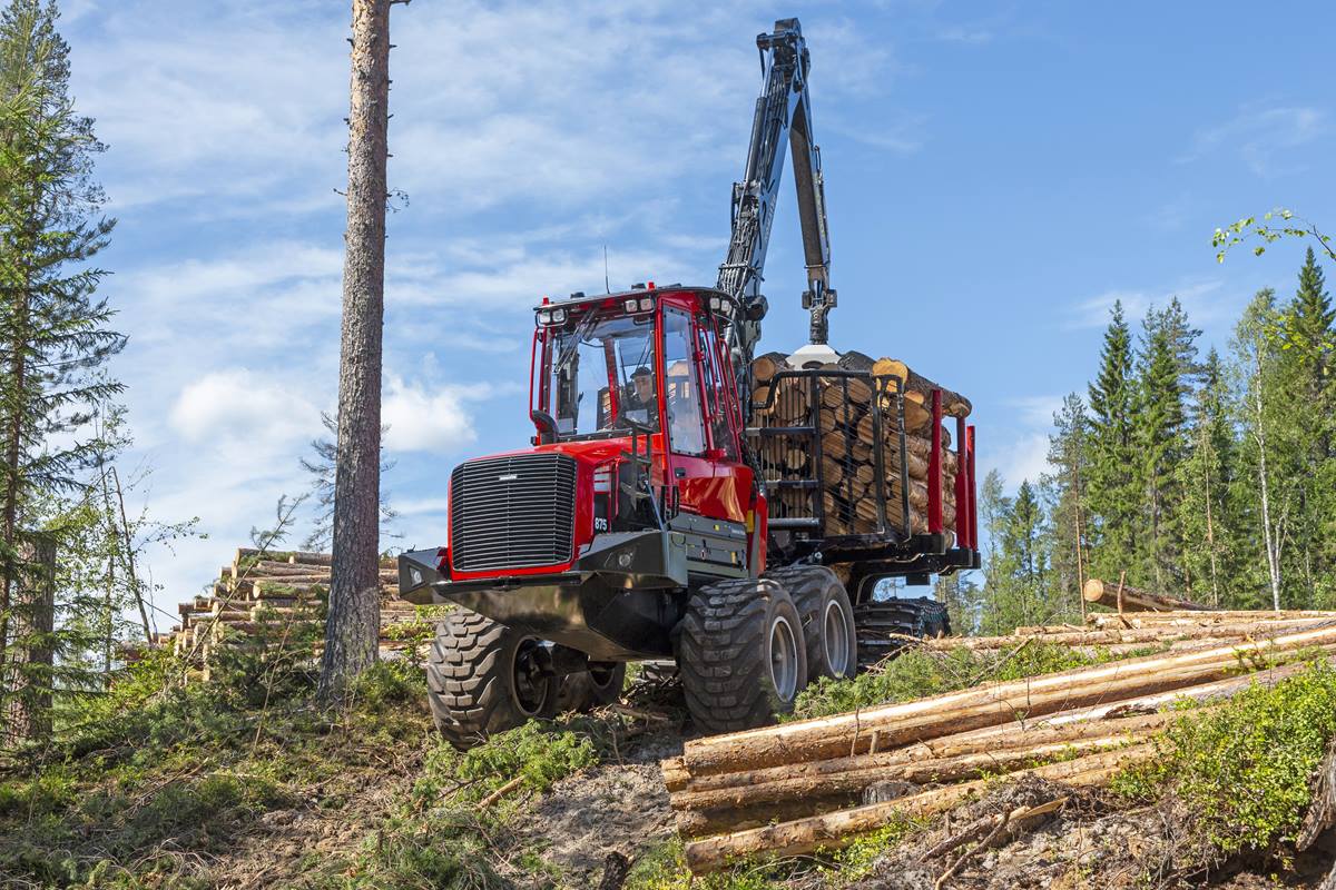 Komatsu 875 forwarder