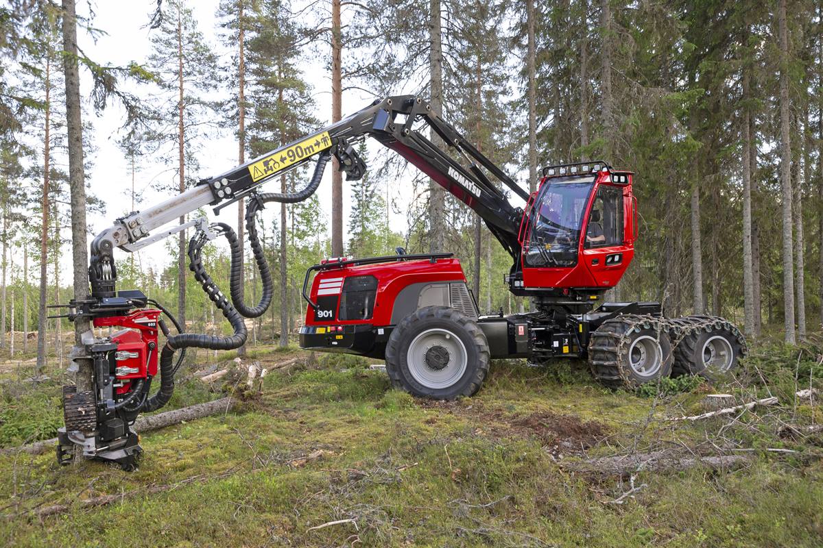 Komatsu 901 harvester