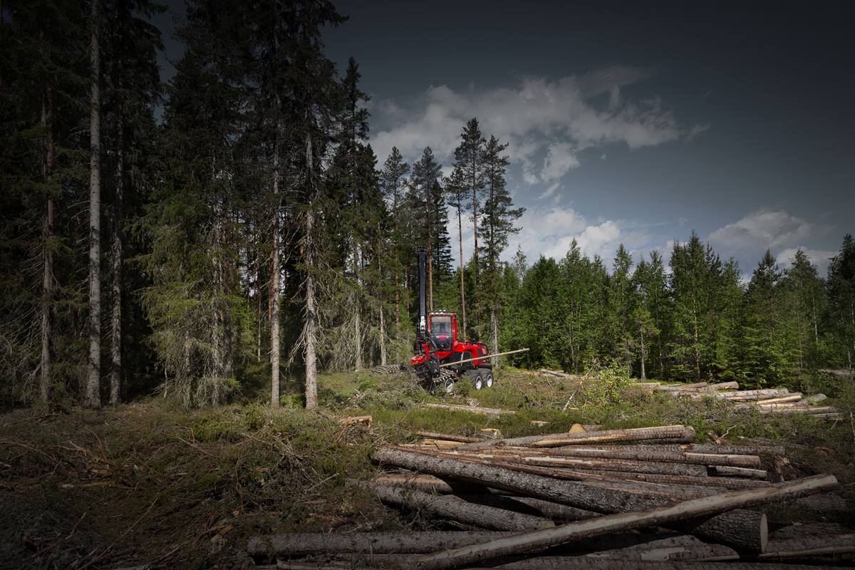 Komatsu 901XC harvester